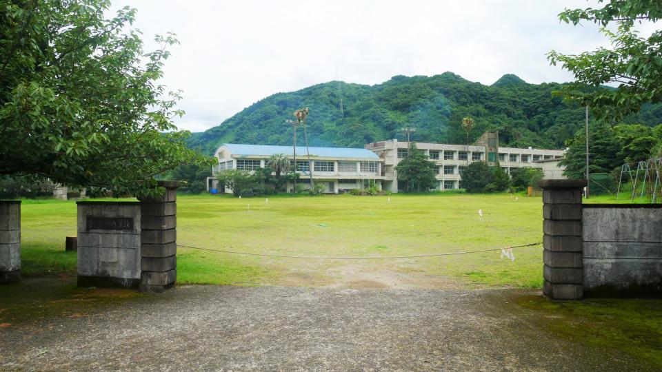 牛根中学校 二川地区に残される牛中の伝統を物語る遺構│Harada Office Weblog