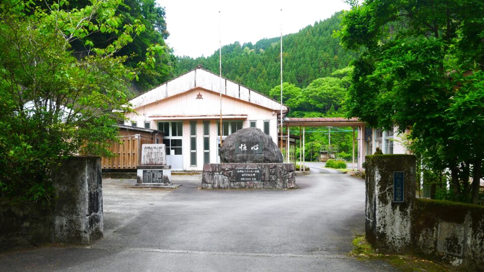 小八重小学校 昭和時代にタイムスリップしたような錯覚に陥る学校跡│Harada Office Weblog